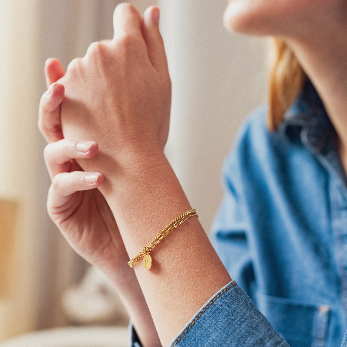 Bracelet triple chaîne Affaire de famille – Émail et laiton doré ...